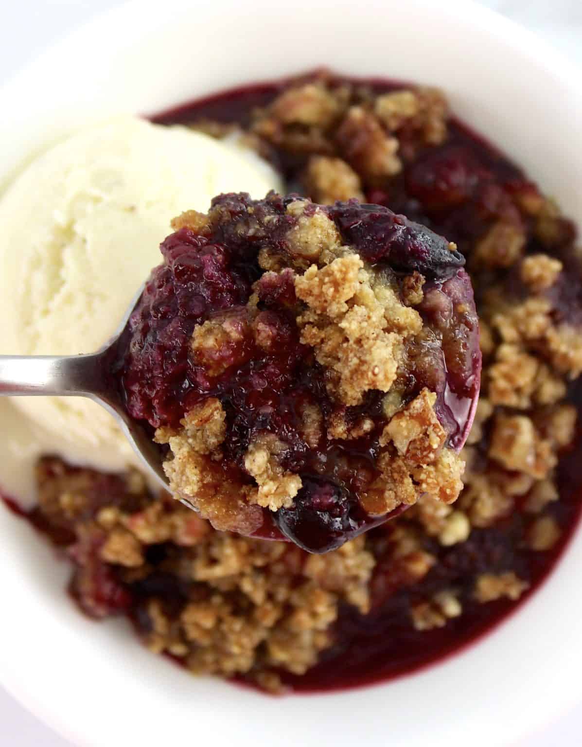 Keto Mixed Berry Crumble - Keto Cooking Christian